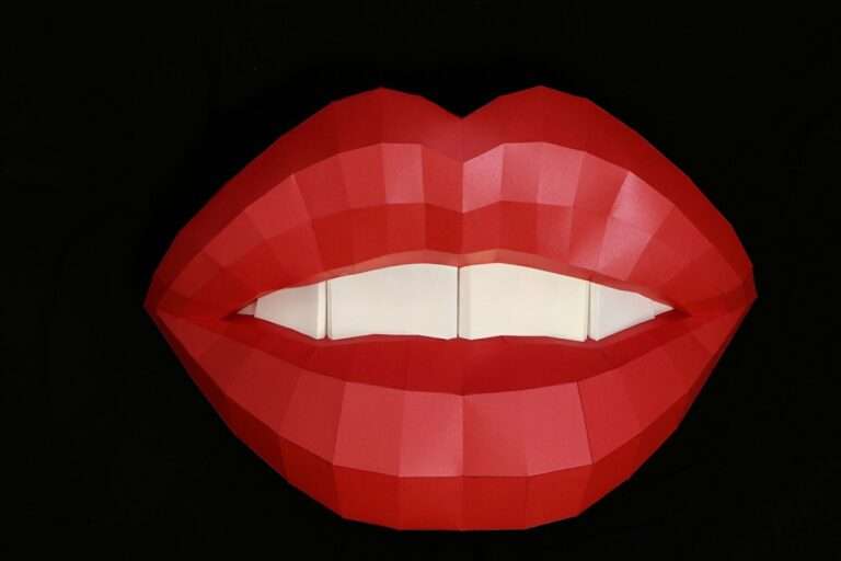 Lips Sculpture - LACRAFTA