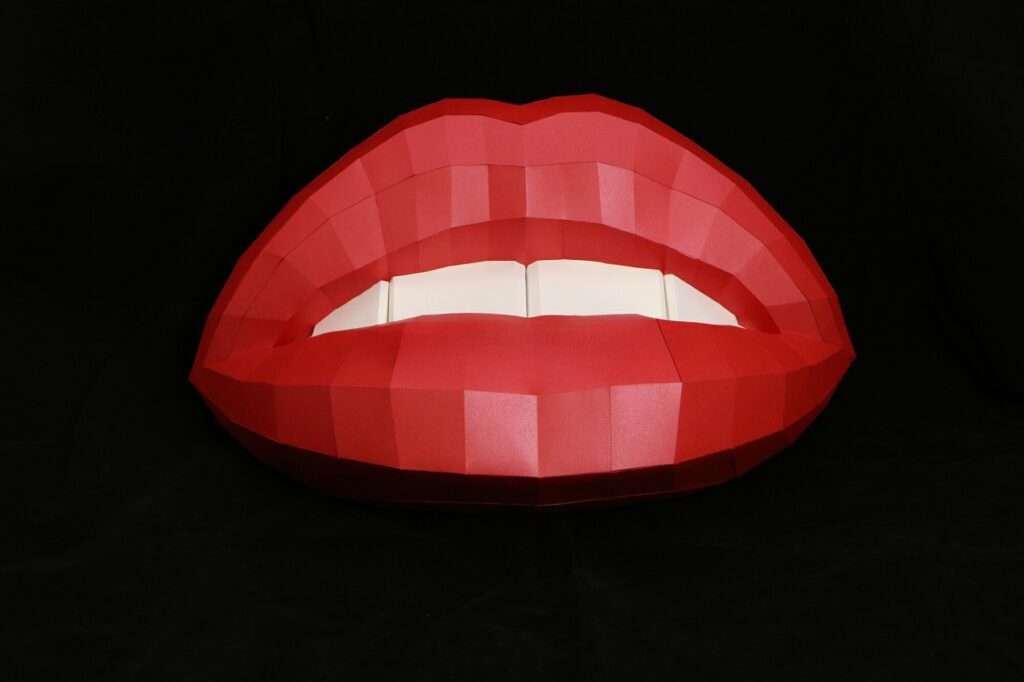 Lips Sculpture - LACRAFTA