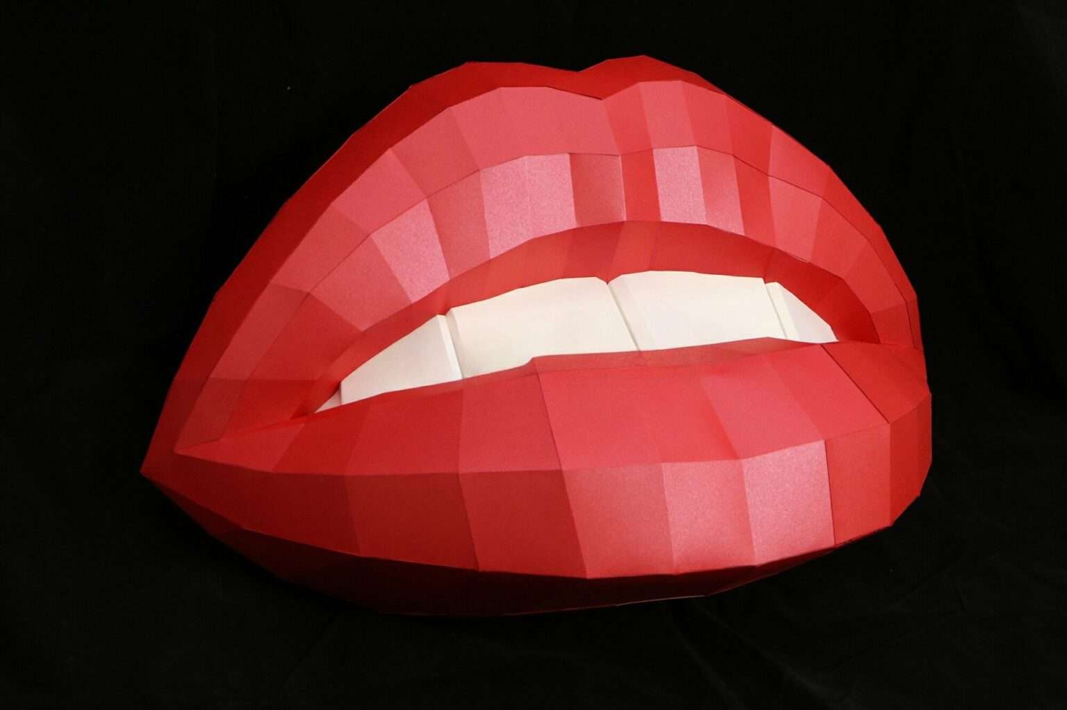 Lips Sculpture - LACRAFTA