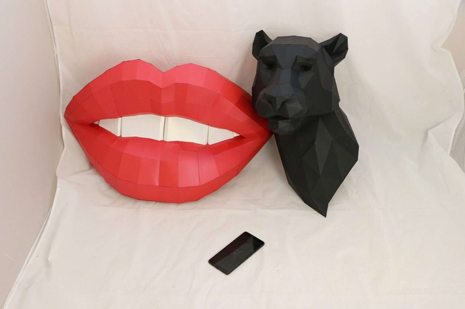Lips Sculpture - LACRAFTA